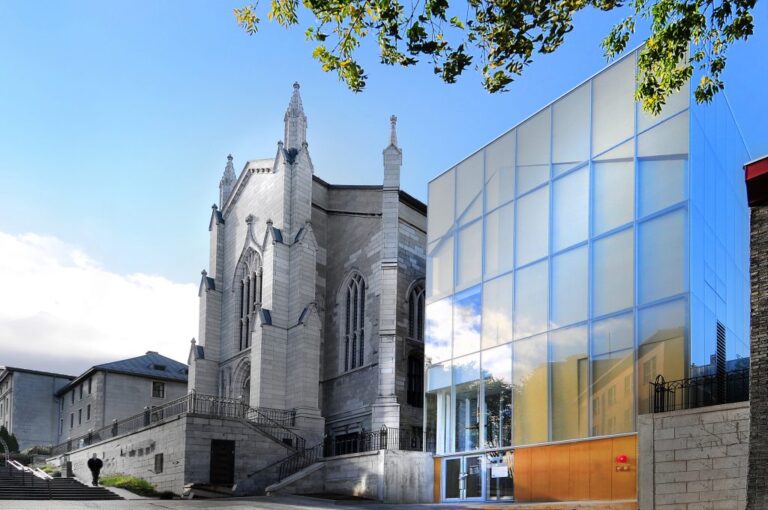 25 exemples d’enveloppes de bâtiment : idées de revêtement de façades ...