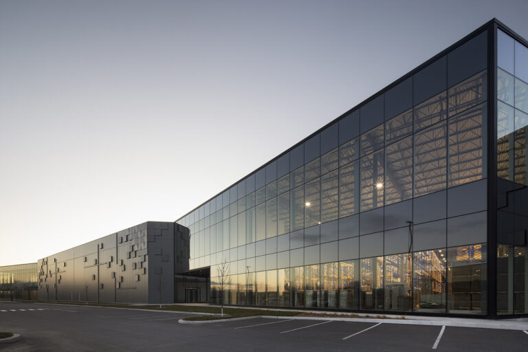 Les façades en verre : les solutions et variations offertes aux ...